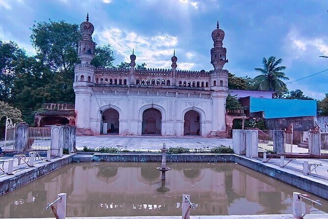 Hyderabad Highlights Guided City Tour and Chai Experience - Exploring Hyderabad: An Authentic 4-Hour Adventure