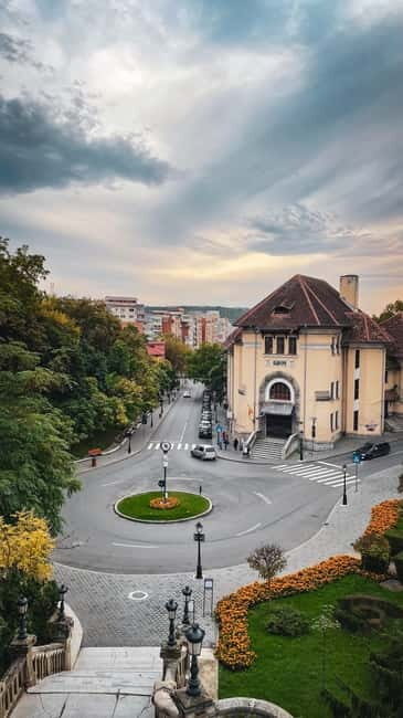 Iasi: Walking Tour with a local guide - The Starting Point: Palace of Culture