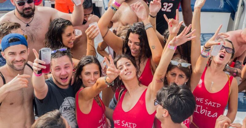 Ibiza floating club - Best Dj sesión at sea - An In-Depth Look at the Ibiza Floating Club Experience