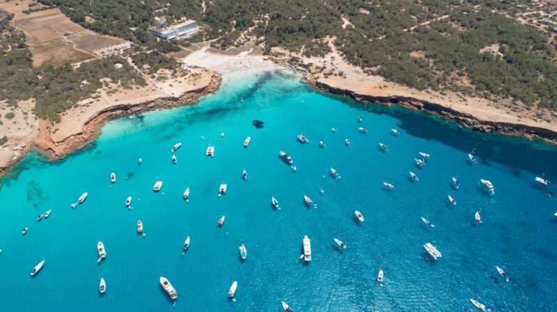 Ibiza: Formentera Cruise with Meals, Open Bar, Sunset & DJ - The Boat and Its Atmosphere