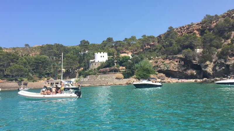 Ibiza: "north of the island" tour from the sea in a private boat - Key Points