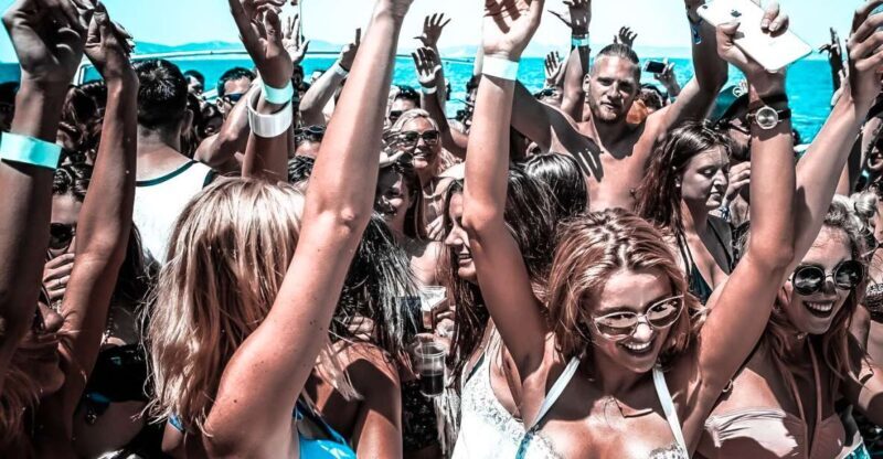 Ibiza: Sunset Boat Party at Ibiza Boat Club with Open Bar - Drinks and Food