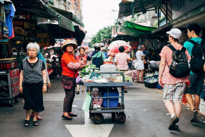 Iconic Food Tour: Local Street Food, Drinks & Sites - Who Will Love This Tour?