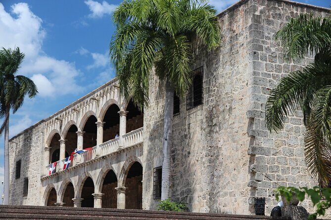 Iconic Highlights and historical Tour in Santo Domingo - Starting the Day: Pickup and Early Start