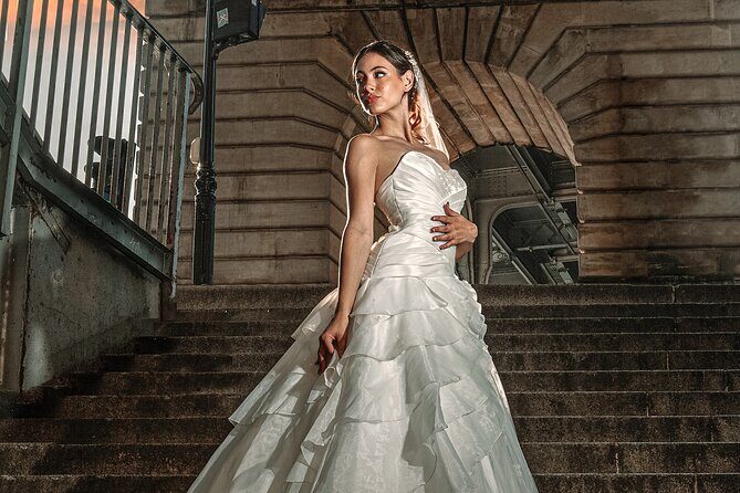 Iconic Portraits in an Exclusive Photoshoot at the Eiffel Tower - Practical Details and Tips