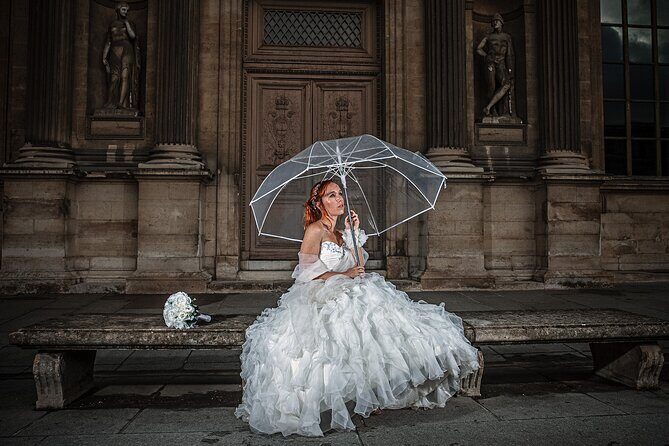 Iconic Portraits in an Exclusive Photoshoot at the Eiffel Tower - Who Should Consider This Tour?