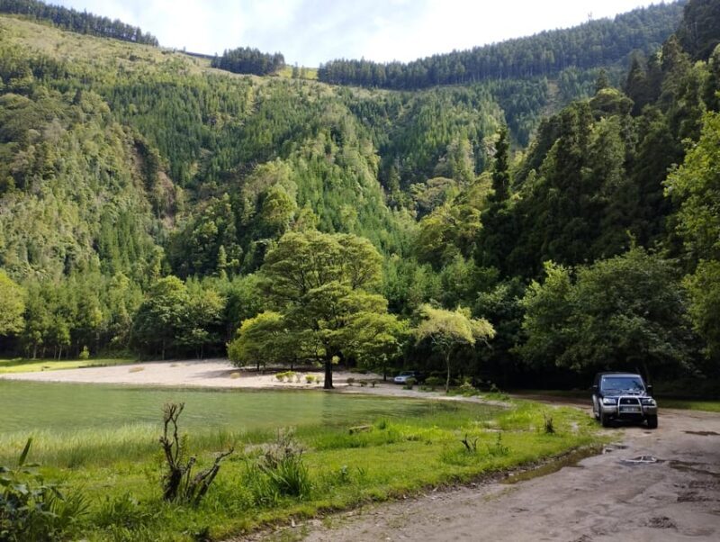 Idyllic Full Day West, Twin & Fire lakes by SUV - Why This Tour Works Well