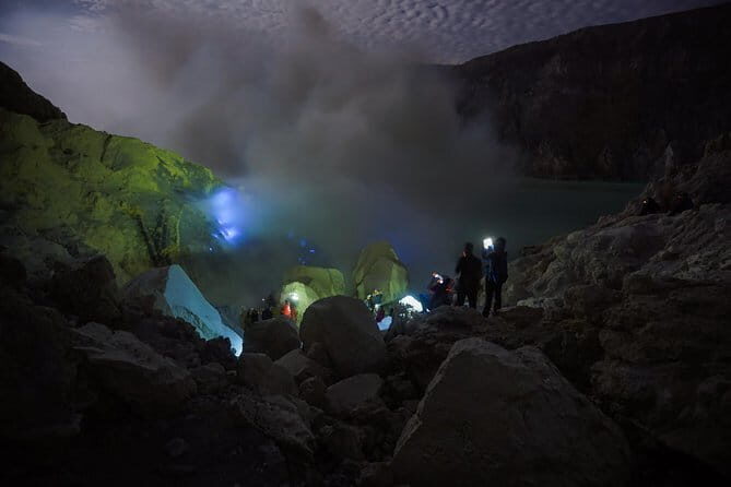 Ijen Crater Tour From Bali 1 Day - The Experience in Detail