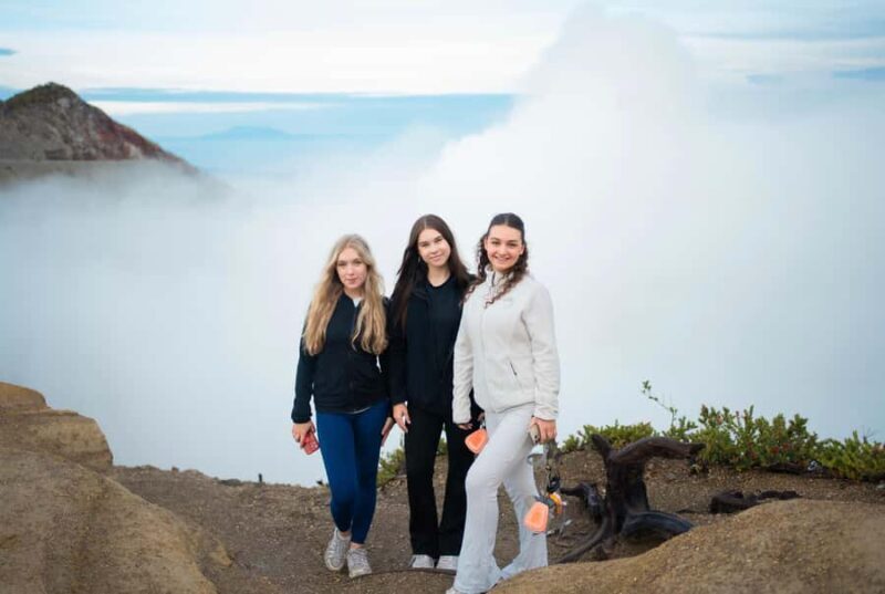 Ijen Midnight Tour With Experienced Guide - Transportation & Group Size