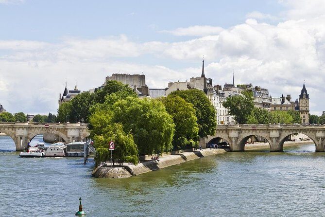 Île de la Cité Private 2h Tour with Latin Quarter & Seine River - Key Points