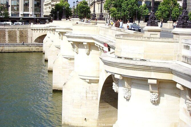 Île de la Cité Private 2h Tour with Latin Quarter & Seine River - FAQs