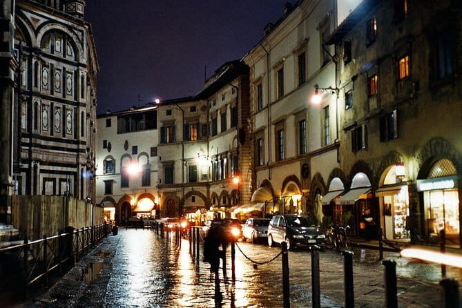 Illuminated Florence Tour for Kids and Families with Gelato and Pizza - An Engaging Introduction to Florence After Dark