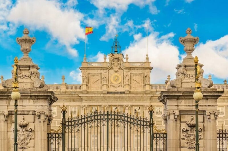 Immerse in History: Madrid's Royal Palace - Key Points