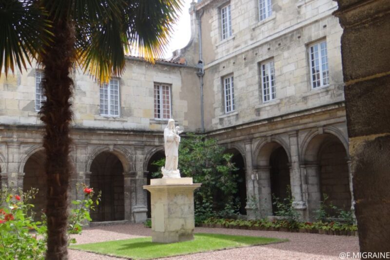 Enjoy the protestant era of La Rochelle - A detailed look at the protestant-era tour