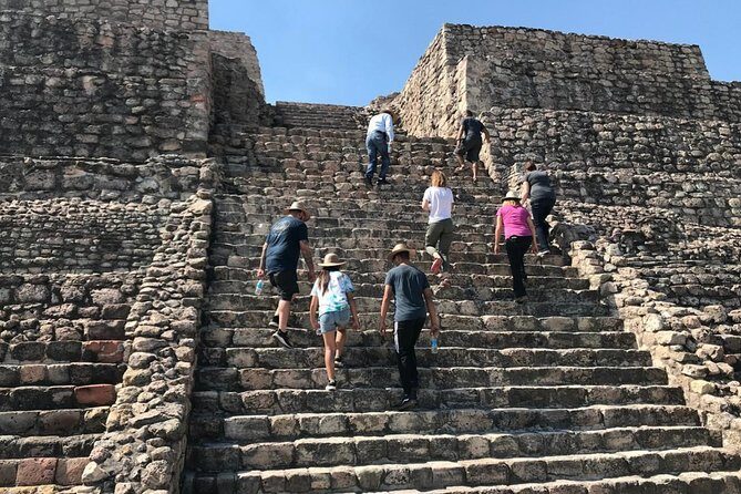 Immersive Cañada de La Virgen Pyramid Tour - Exploring the Landscape