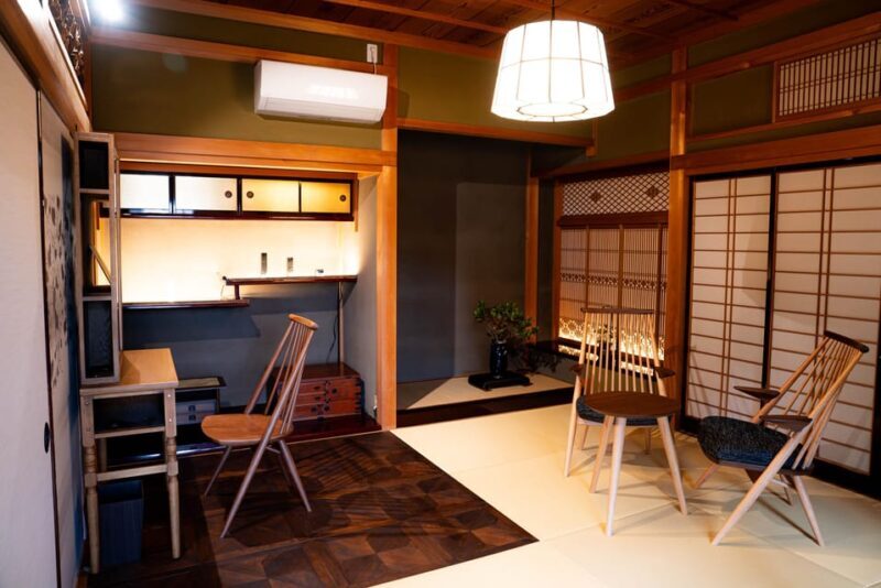 Immersive facial treatment in a Japanese space - A Closer Look at the Experience