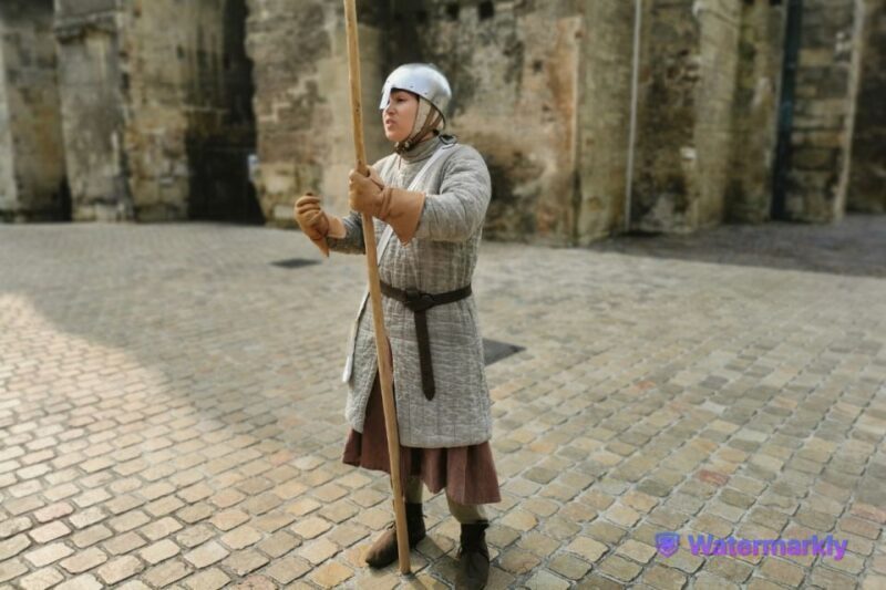 Immersive guided tour of Tours in the 13th century. - Key Points
