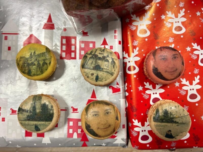 Immortalize your Souvenir d'Avignon as a button - Key Points