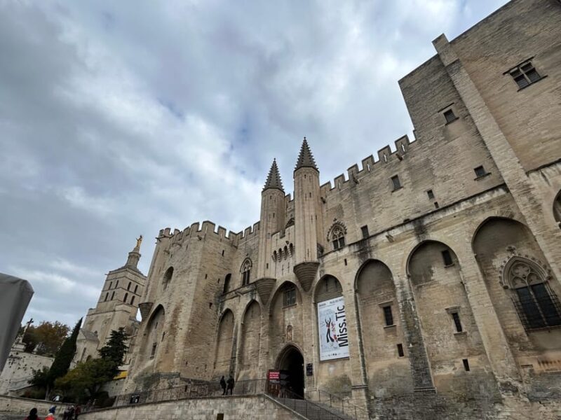 Immortalize your Souvenir d'Avignon as a button - Exploring Avignon in 1h45: What to Expect