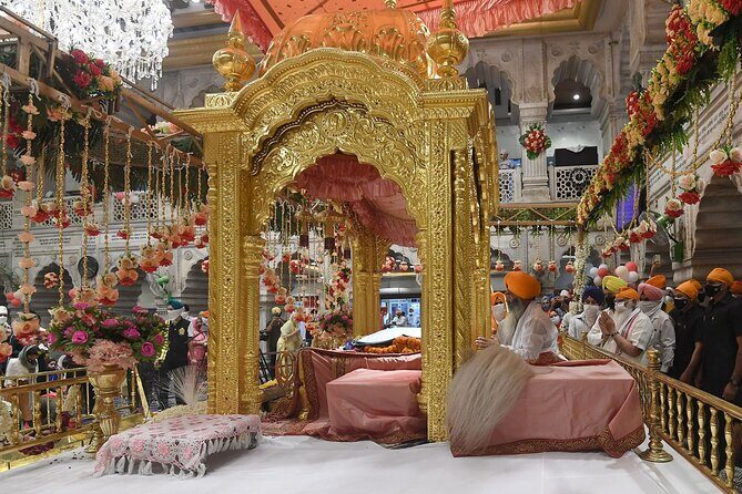 Imperial Delhi: Exploring the City Grandeurs - The Transport and Group Size