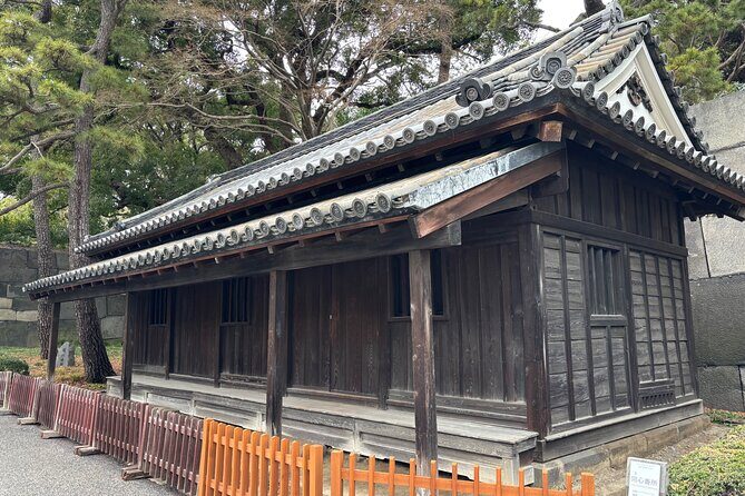 Imperial Palace and East Gardens Private Walking Tour in Tokyo - FAQ