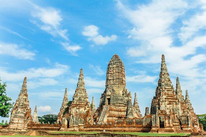 In French: Ayutthaya, the ancient capital of Siam - A journey back in time: Exploring Ayutthaya