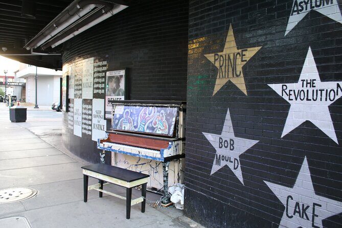 In the Footsteps of Prince: A Self-Guided Audio Tour of Downtown Minneapolis - Discovering Minneapolis through Prince’s Eyes
