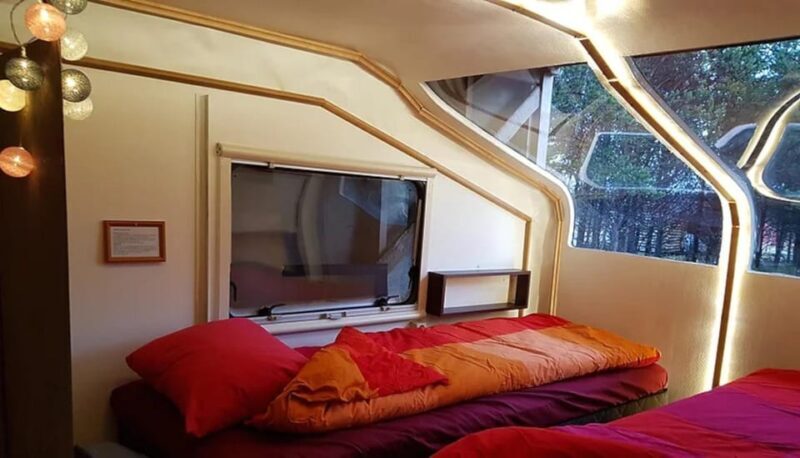 Inari: Overnight Aurora Hunt in Mobile Cabin on Lake Inari - The Experience: Pros and Cons