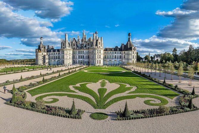 Incredible Loire castles tour with Wine tastings and Lunch - Key Points