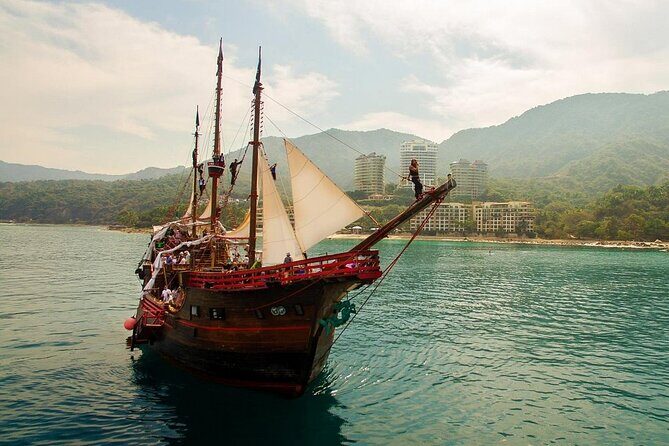 Incredible Nightly Pirate Show in the Bay of Puerto Vallarta - Key Points
