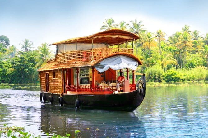 India's Tropical Malabar Coast Kerala Tour - Discovering Kerala in Six Days: An In-Depth Review