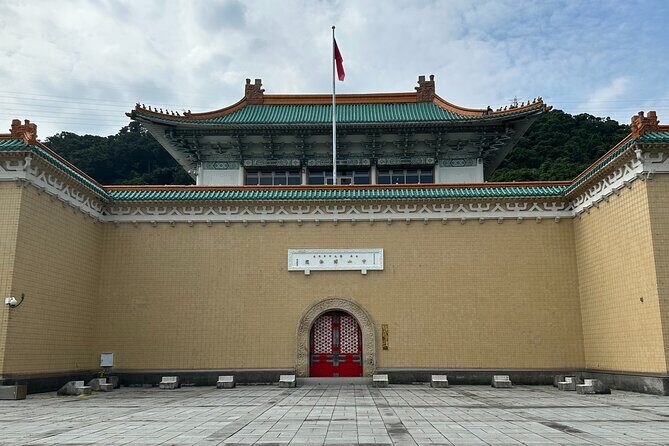 Indoor Shrimp Fishing Experience and National Palace Museum - What Makes This Tour Valuable