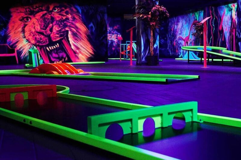 Innsbruck: 3D Mini Golf with Dazzling Light Effects - What You Can Expect from This Mini Golf Experience
