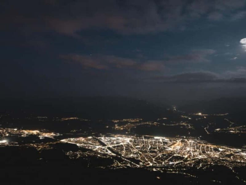 Innsbruck: All-You-Can-Eat Ribs and Wings with Sunset Views - Introduction: A Feast with a View — What You Need to Know