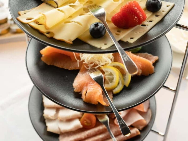 Innsbruck: Breakfast with Prosecco and Panoramic Views - An Intimate Mountain Breakfast with a View