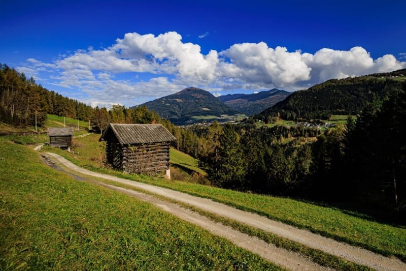 Innsbruck: Panoramic hike across the Telfer meadows - Authenticity and Local Flavor