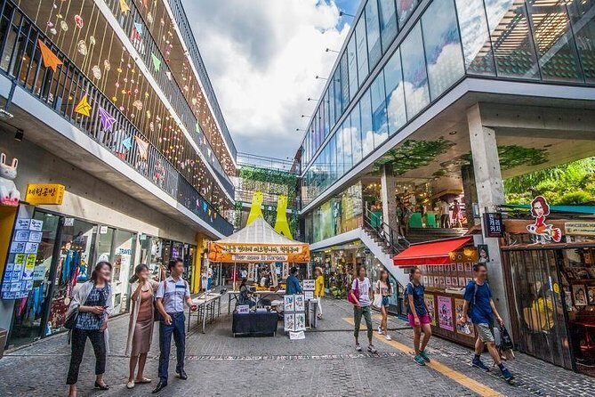 Insadong / Gyeongbok Palace / Hanok Village / Gwangjang Market (Korea Day Tour) - FAQs