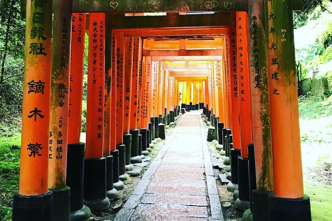 Inside of Fushimi Inari - exploring and lunch with locals - Authentic and Personalized Experience