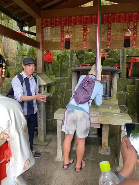 Inside of Fushimi Inari - exploring and lunch with locals - The Guide’s Role: Knowledge and Hospitality