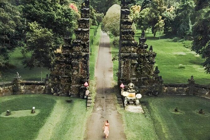 Instagram Tour : Banyumala Waterfall - Handara Heaven Gate - Ulundanu Temple - Key Points