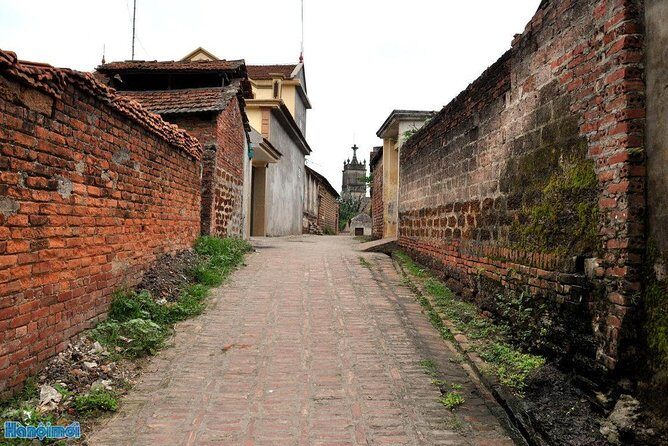 Instagram Tour Duong Lam Ancient Village with Train Street Visit - What’s Included and What’s Not