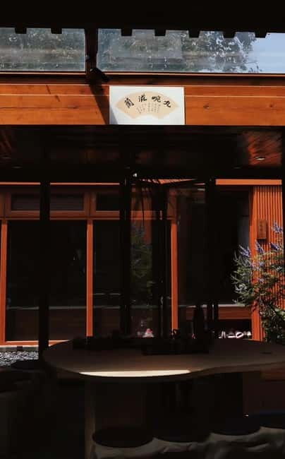 Interesting metaphysics course in an ancient tea house - An Insightful Journey into Chinese Mysticism and Culture