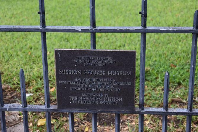 Intimate WWII: Honor our Heroes and Historic Honolulu Tour With Lunch - The Advantages of Small-Group Tours