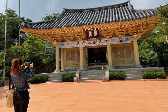 Inwangsan hike & historical sites - An Authentic Evening in Seoul: What to Expect