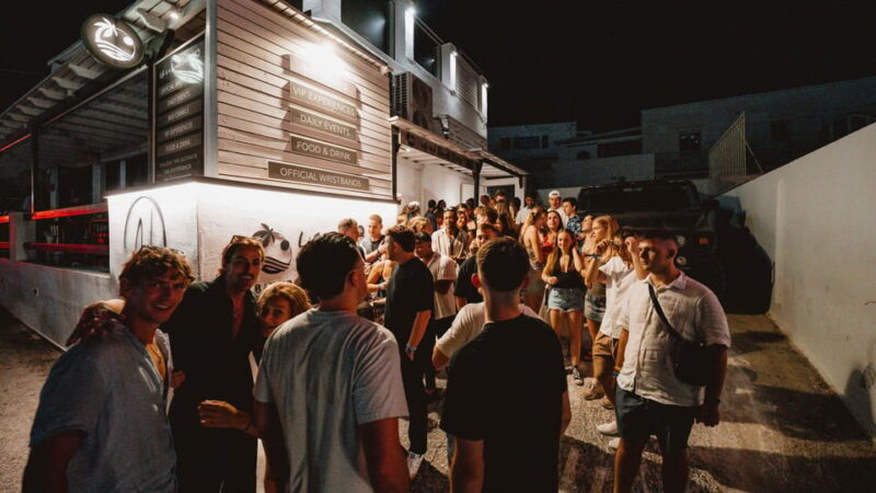 Ios: Pub Crawl with 5 Venues, 5 Shots, and 5 VIP Entrances - Who Is This Tour Best For?