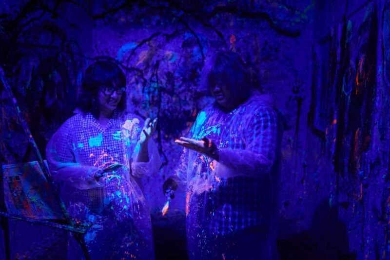 Irvine: Splatter Paint Room Experience - A Practical Look at the Splatter Paint Room Experience