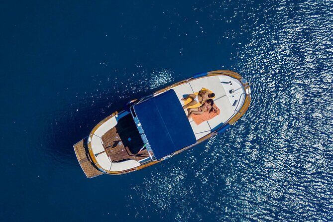 Ischia island private excursion on Gozzo Fratelli Aprea 7,5m - Key Points