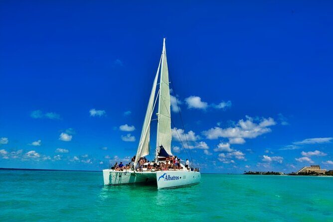 Isla Mujeres Catamaran Sailing Experience with Lunch & Open Bar - FAQs