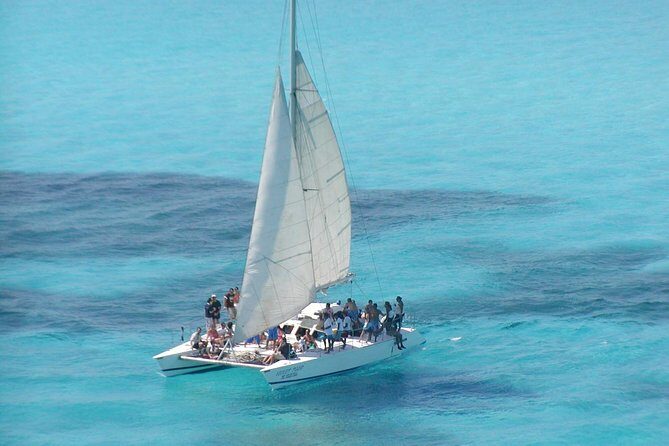 Isla Mujeres tour 12 p.m. Best time Less People - Beach Club and Lunch