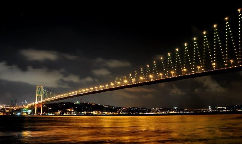 Istanbul: A short trip along the Bosphorus in the evening - Key Points